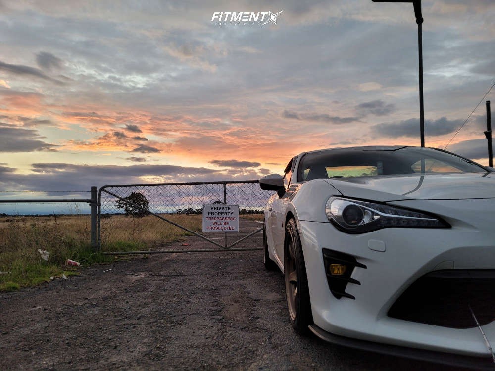 2018 Toyota 86 GT with 17x9 Gram Lights 57cr and Maxtrek 245x40 on ...