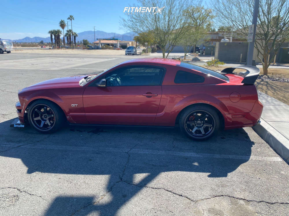 2005 Ford Mustang GT 2dr Coupe (4.6L 8cyl 5M) with 18x10 9SiX9 SIX-1 ...