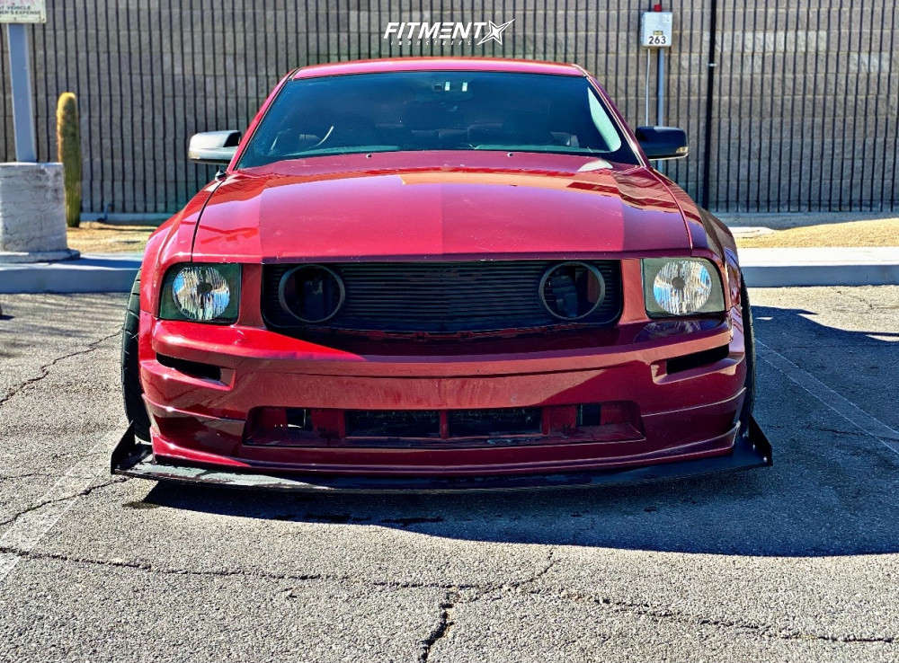2005 Ford Mustang GT 2dr Coupe (4.6L 8cyl 5M) with 18x10 9SiX9 SIX-1 ...