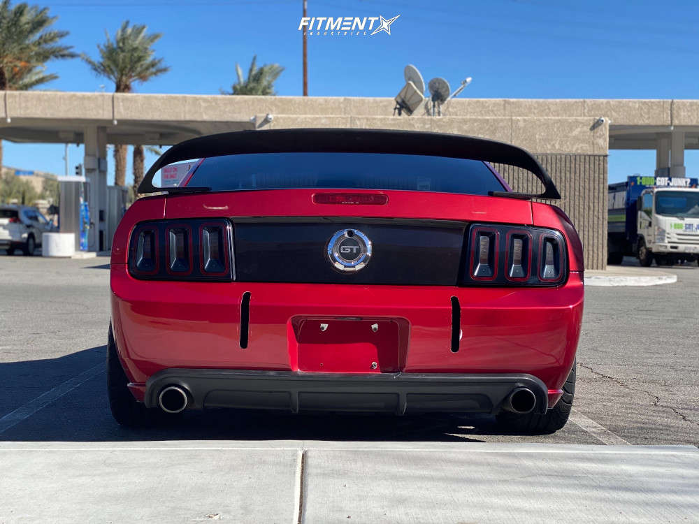 2005 Ford Mustang GT 2dr Coupe (4.6L 8cyl 5M) with 18x10 9SiX9 SIX-1 ...