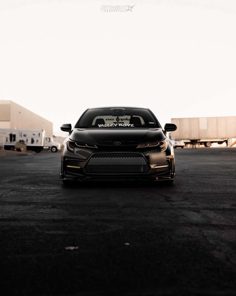 2020 Toyota Corolla XSE with 18x8.5 ESR Sr11 and Dunlop 225x40 on ...