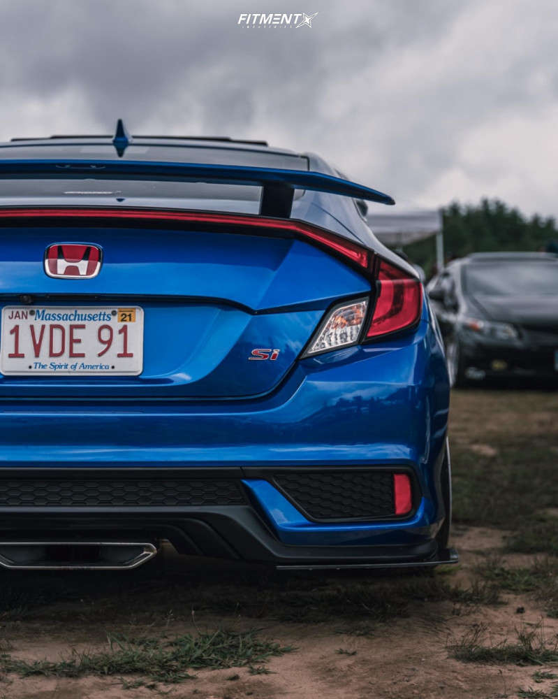 2017 Honda Civic Si with 18x9 Cosmis Racing XT-006R and Federal 225x35 ...