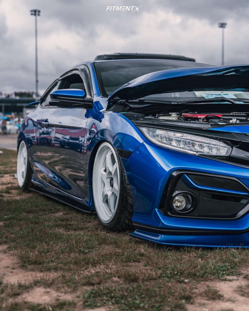 2017 Honda Civic Si with 18x9 Cosmis Racing XT-006R and Federal 225x35 ...