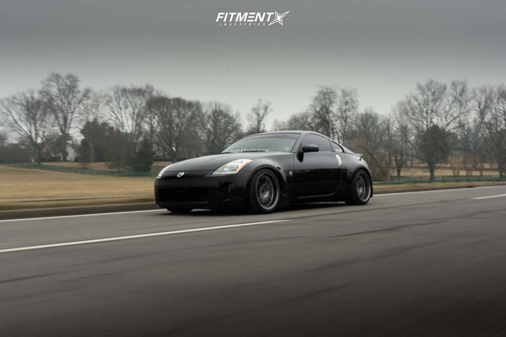 2005 Nissan 350Z Base with 18x9.5 Aodhan Ds02 and Vercelli 245x40 on ...