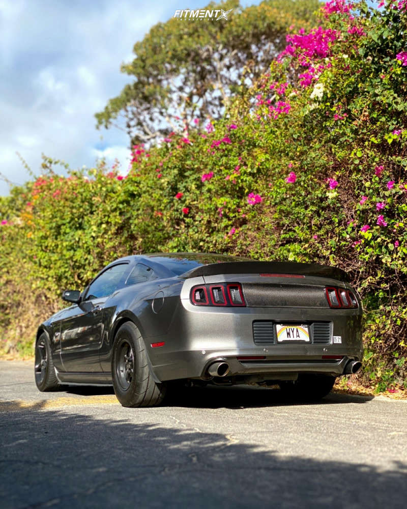 2014 Ford Mustang GT with 18x9.5 Steeda Ultra-Lite and Sumitomo 275x45 ...