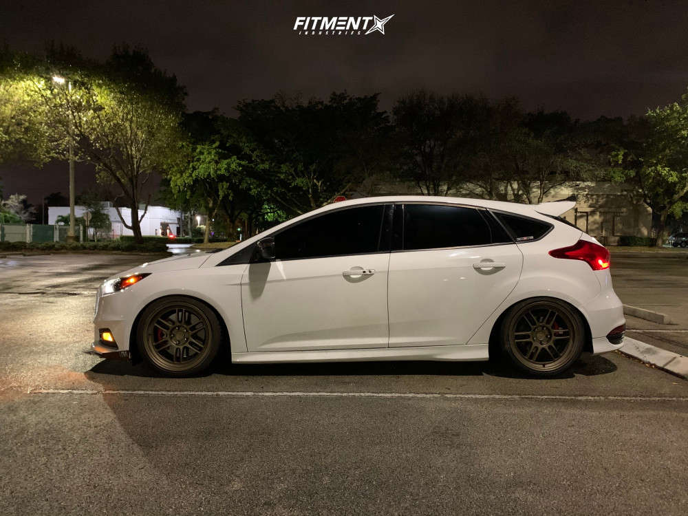 2016 Ford Focus ST with 18x8.5 ESR Sr11 and Achilles 225x40 on ...