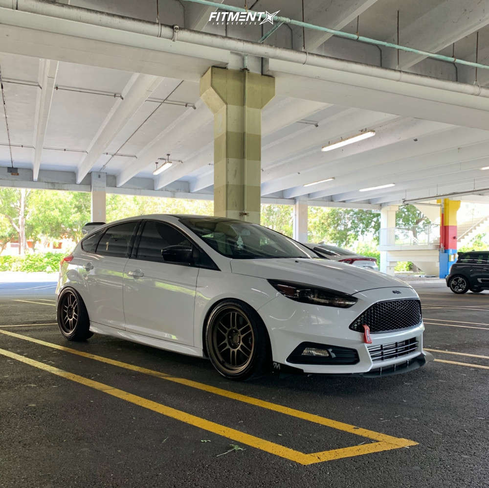 2016 Ford Focus ST with 18x8.5 ESR Sr11 and Achilles 225x40 on ...