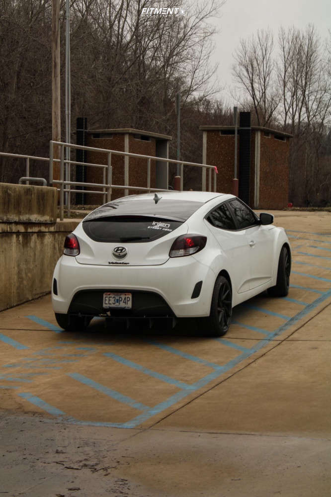 2016 Hyundai Veloster Base with 18x8.5 F1R F29 and Maxxis 225x40 on ...