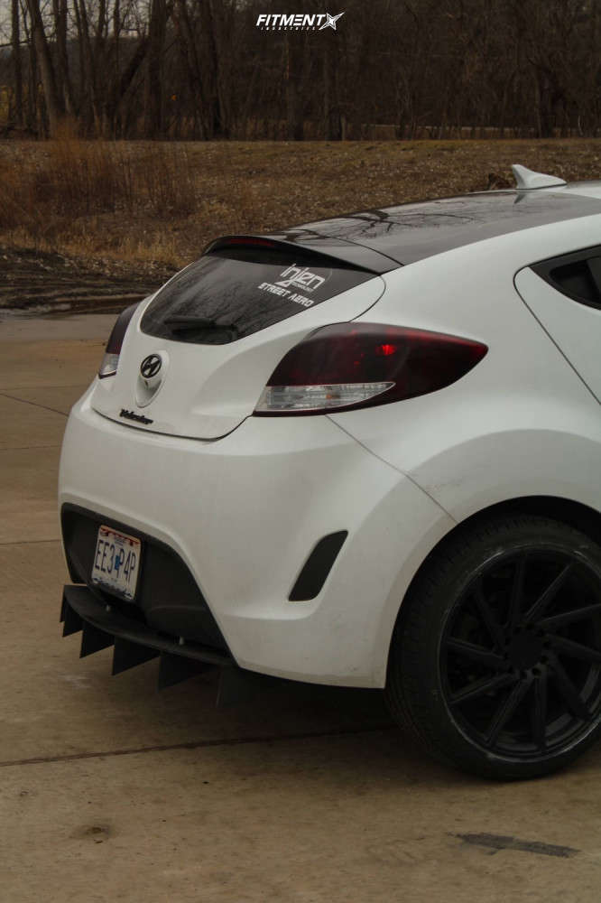 2016 Hyundai Veloster Base with 18x8.5 F1R F29 and Maxxis 225x40 on ...