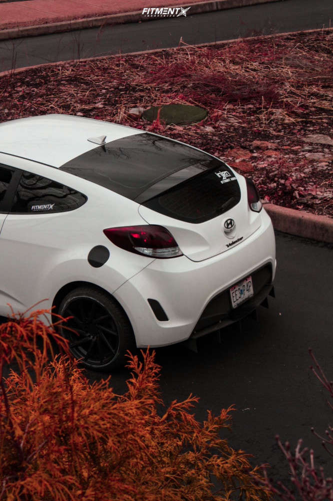 2016 Hyundai Veloster Base with 18x8.5 F1R F29 and Maxxis 225x40 on ...