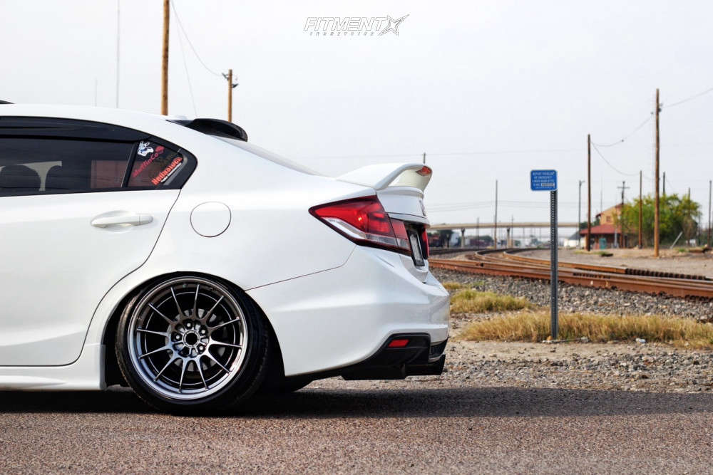 2015 Honda Civic Si with 18x9.5 Enkei Nt03 and Landsail 225x40 on ...