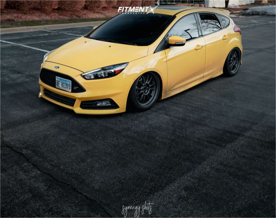 2017 Ford Focus ST with 18x8.5 Konig Hypergram and Hankook 225x40 on ...