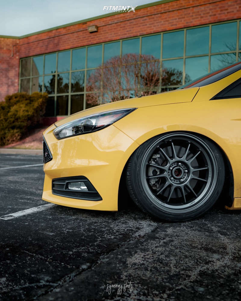 2017 Ford Focus ST with 18x8.5 Konig Hypergram and Hankook 225x40 on ...