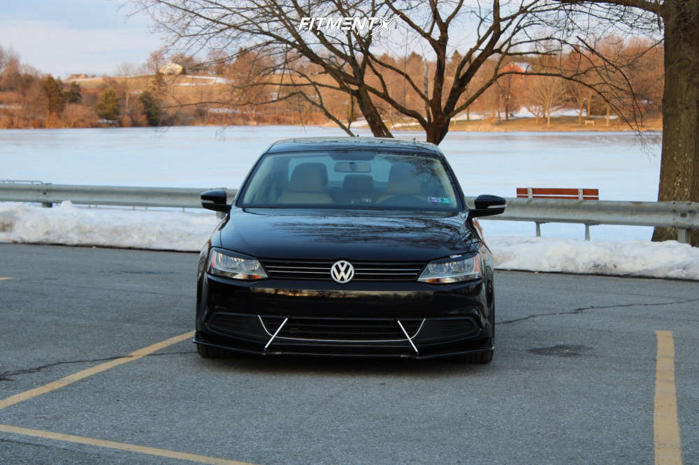 2013 Volkswagen Jetta SE with 18x8.5 BBS Ch-r and Yokohama 225x35 on ...