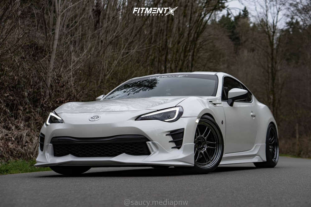 2017 Toyota 86 Base with 18x9.5 Enkei Rpf1 and Continental 245x35 on ...