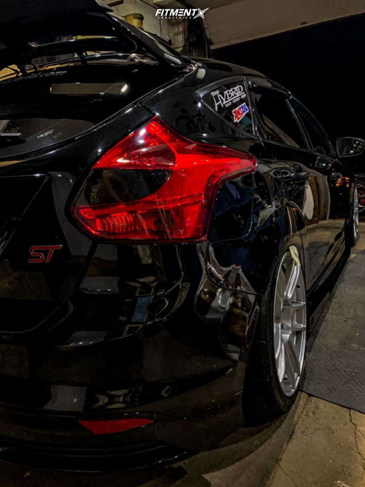 2014 Ford Focus ST with 18x8.5 ESR Cs8 and Falken 225x40 on Air ...