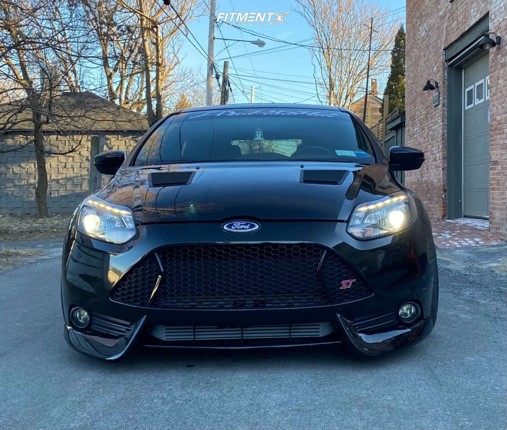 2014 Ford Focus ST with 18x8.5 ESR Cs8 and Falken 225x40 on Air ...