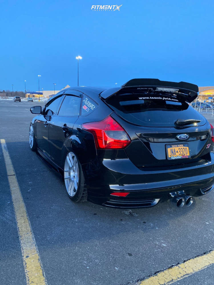 2014 Ford Focus ST with 18x8.5 ESR Cs8 and Falken 225x40 on Air ...