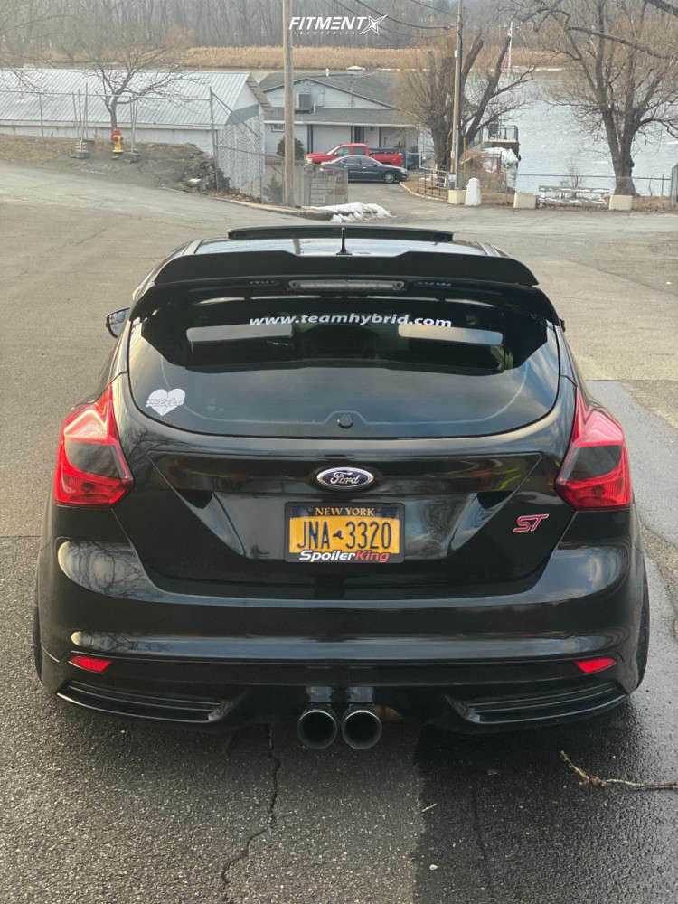 2014 Ford Focus ST with 18x8.5 ESR Cs8 and Falken 225x40 on Air ...