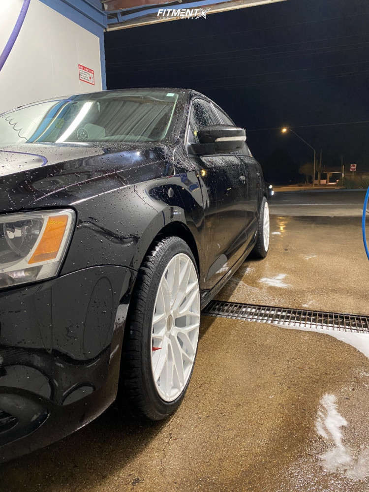 2014 Volkswagen Jetta SE with 18x8.5 Versus Racing Vs24 and Pirelli ...
