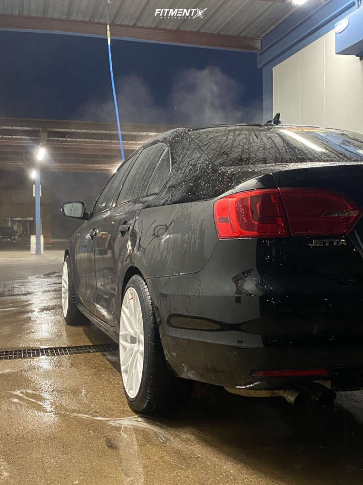 2014 Volkswagen Jetta SE with 18x8.5 Versus Racing Vs24 and Pirelli ...