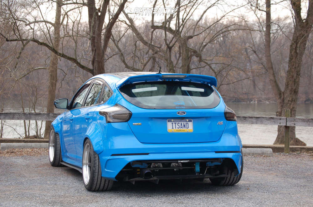 2017 Ford Focus RS with 18x10.5 Kansei Roku and Federal 285x35 on ...