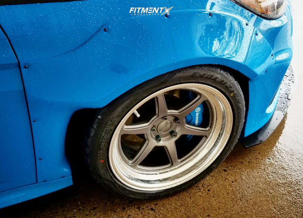 2017 Ford Focus RS with 18x10.5 Kansei Roku and Federal 285x35 on ...