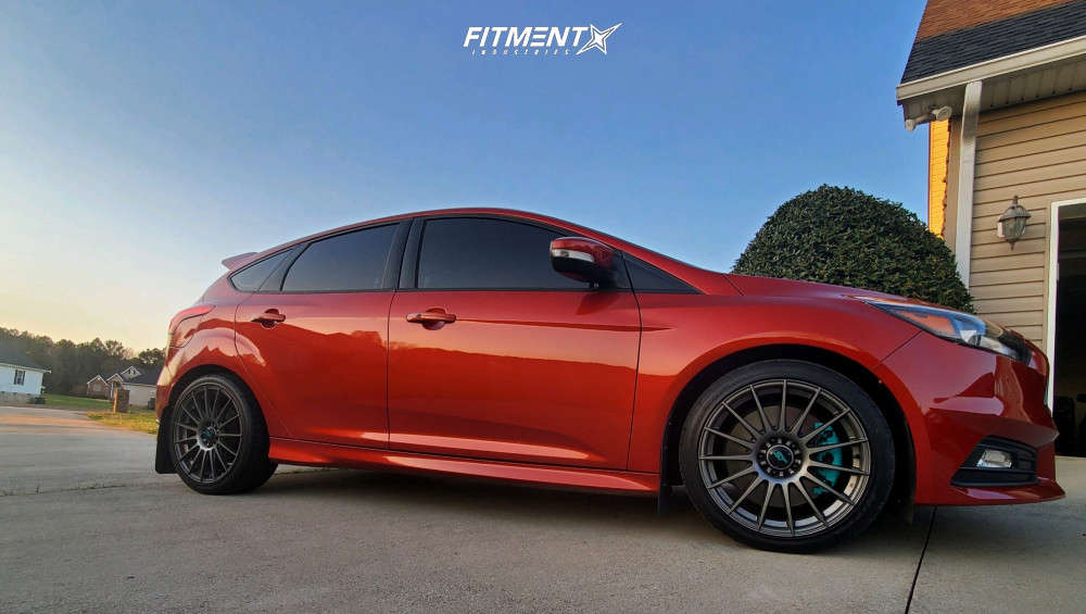 2018 Ford Focus ST with 18x8 Konig Rennform and Nitto 235x45 on Stock ...