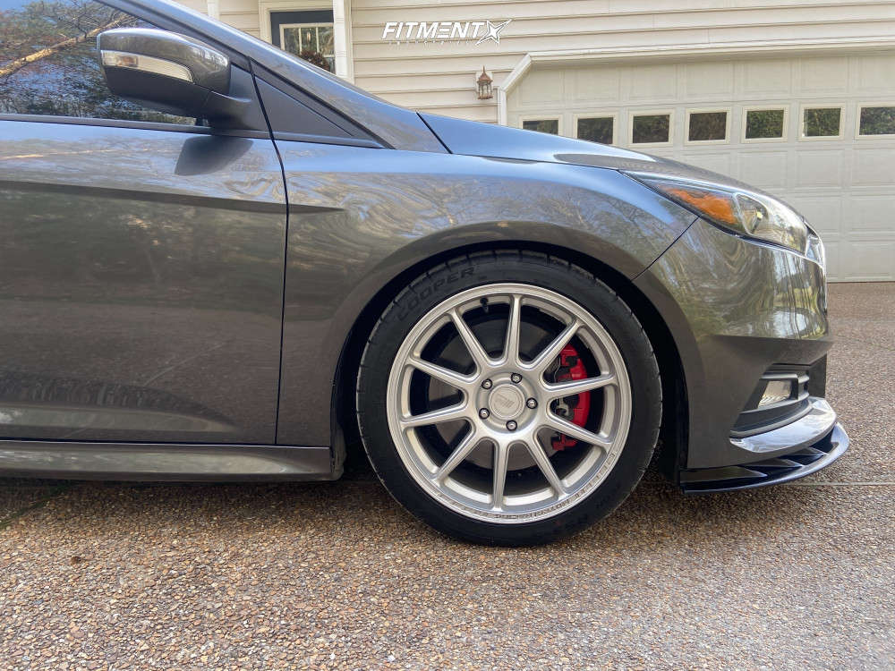 2017 Ford Focus ST with 18x8.5 Motegi Mr140 and Cooper 235x40 on ...