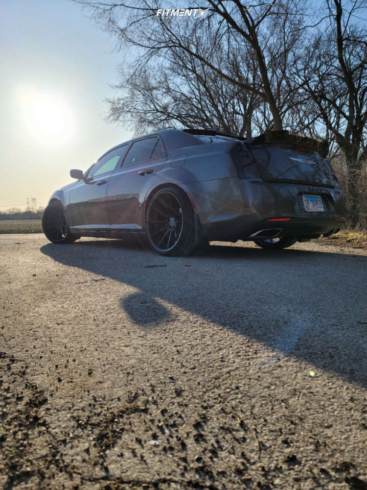 2019 Chrysler 300 S with 22x9.5 Ferrada FR4 and Continental 255x30 on ...