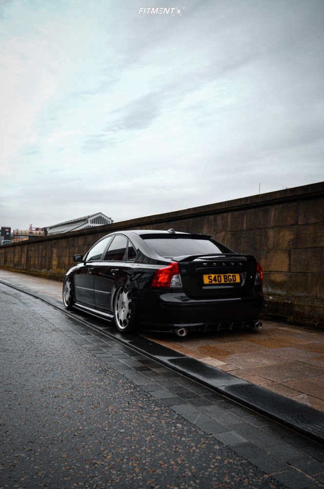 2005 Volvo S40 T5 with 20x8 Work SC3 and Goodyear 235x30 on Air ...