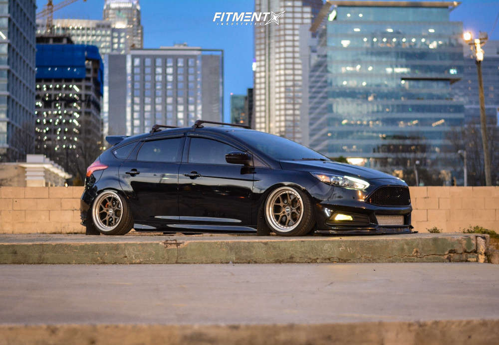 2017 Ford Focus ST with 18x9.5 ESR Cs2 and Achilles 225x35 on Air ...