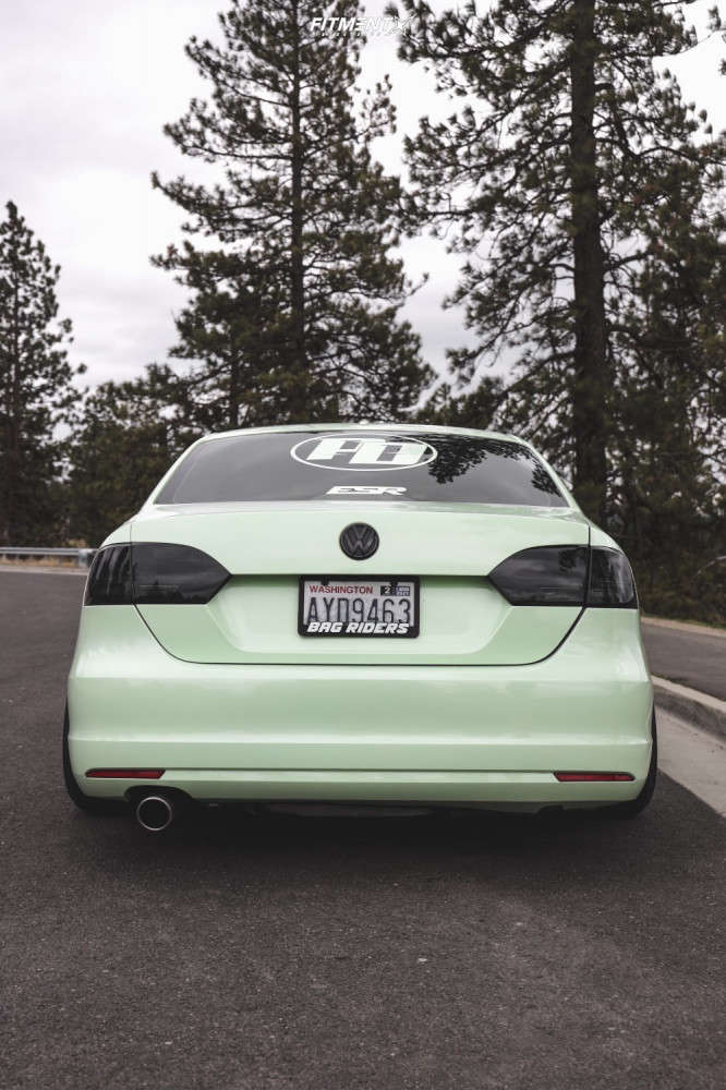 2016 Volkswagen Jetta S with 18x9.5 ESR Cs12 and Achilles 215x35 on Air ...