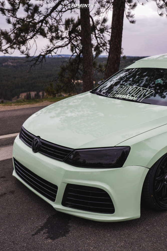 2016 Volkswagen Jetta S with 18x9.5 ESR Cs12 and Achilles 215x35 on Air ...