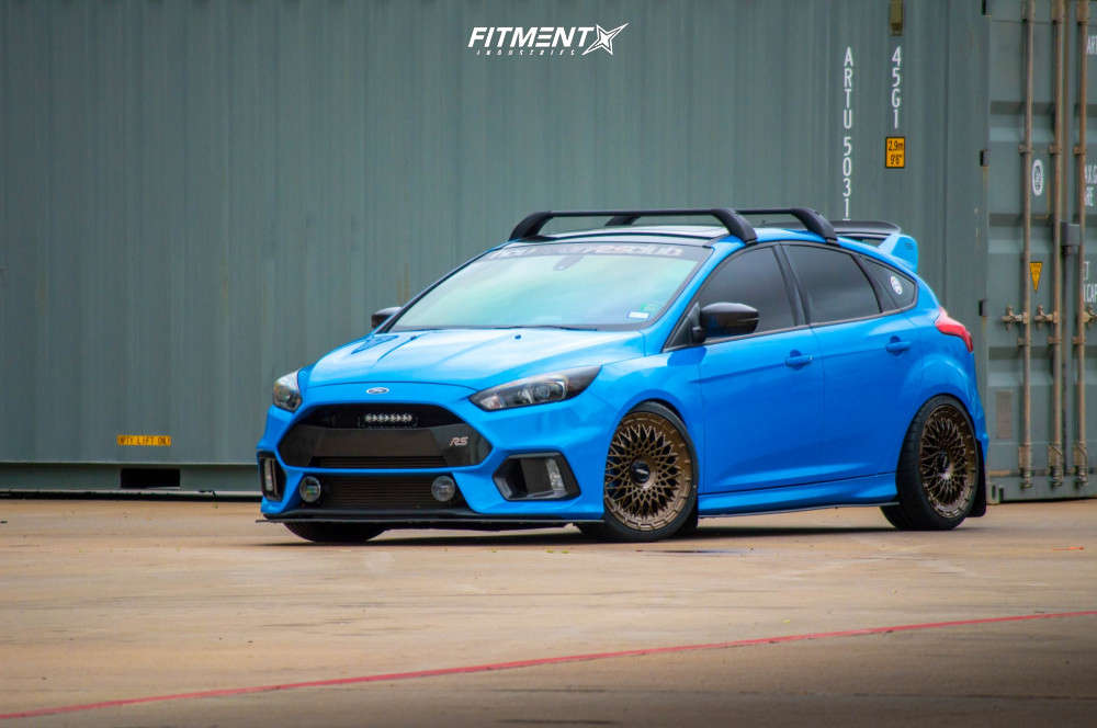 2016 Ford Focus RS with 19x8.5 Rotiform LHR and Michelin 235x35 on ...
