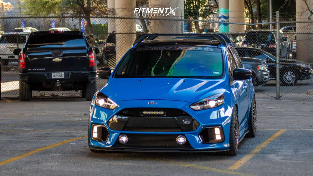 2016 Ford Focus RS with 19x8.5 Rotiform LHR and Michelin 235x35 on ...