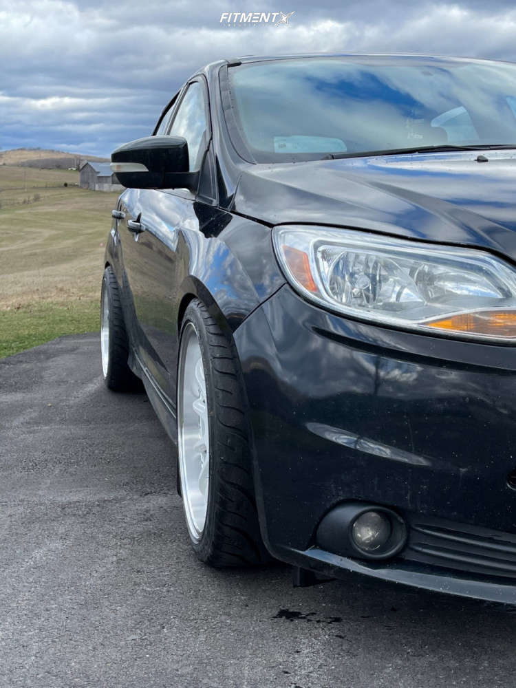 2013 Ford Focus ST with 18x9.5 ESR Cs12 and Federal 255x35 on Lowering ...