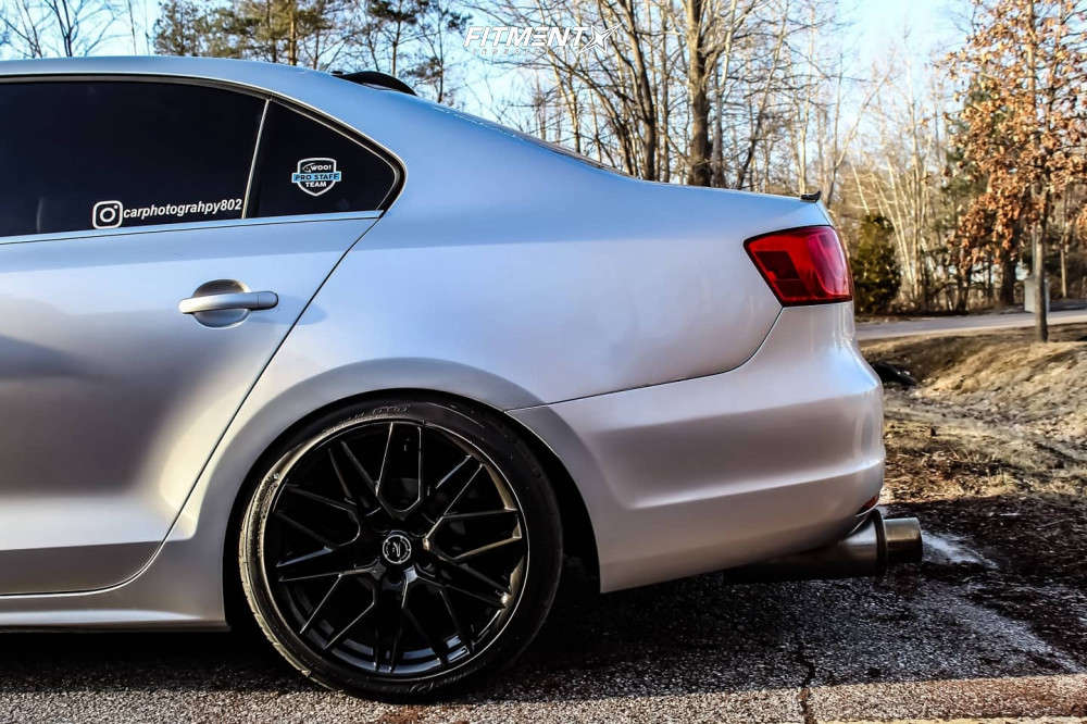 2013 Volkswagen Jetta SE with 18x8 Platinum Retribution and Nitto ...