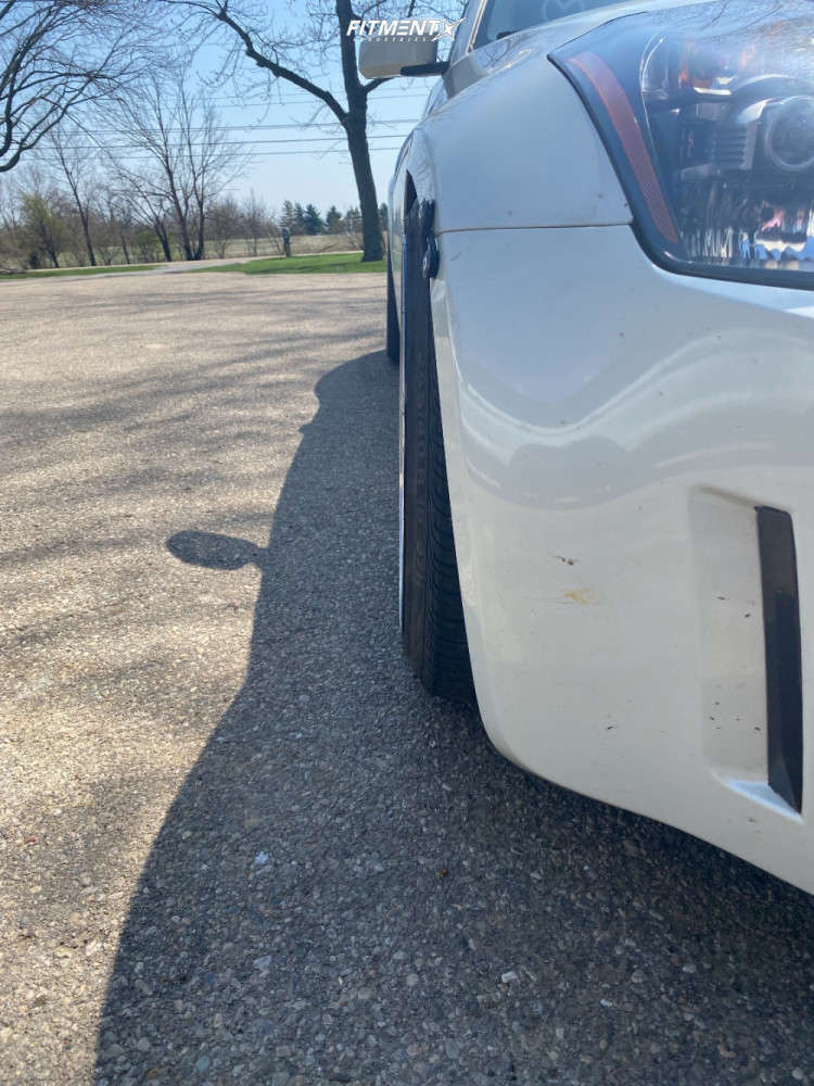 2004 Nissan 350Z Enthusiast with 18x10.5 Rota D2 and Continental 245x40 ...