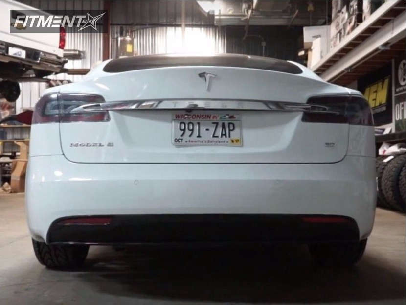2016 Tesla S 70 with 22x8.5 Fathom FD-RA and Toyo Tires 245x30 on Stock ...