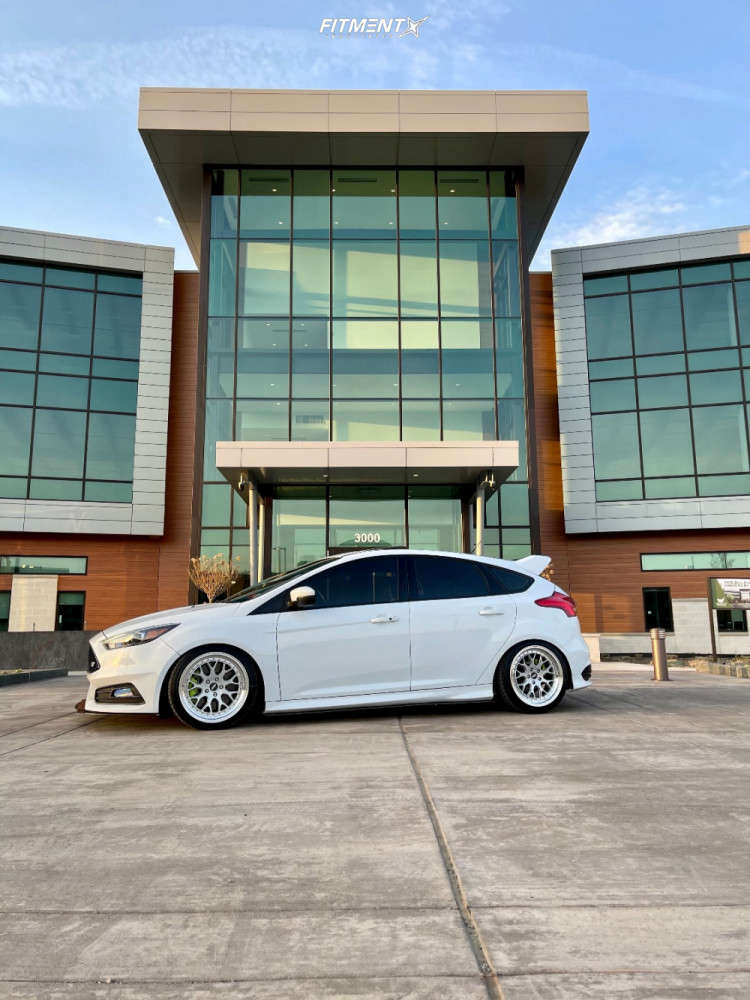 2017 Ford Focus ST with 18x8.5 ESR Cs1 and Achilles 225x40 on Coilovers ...