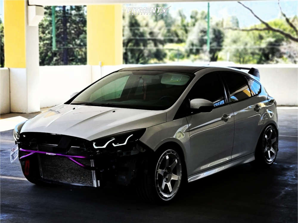 2015 Ford Focus SE with 19x8.5 Rotiform Kb1 and Falken 225x35 on ...