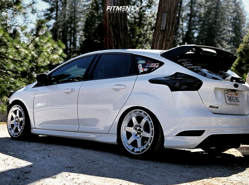 2015 Ford Focus SE with 19x8.5 Rotiform Kb1 and Falken 225x35 on ...