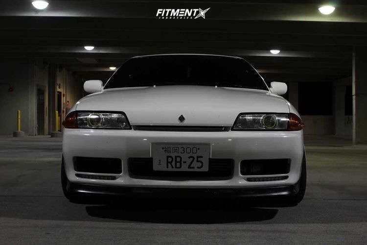 1992 Nissan Skyline R32 Base with 18x9 Cosmis Racing N5r and GT Radial ...