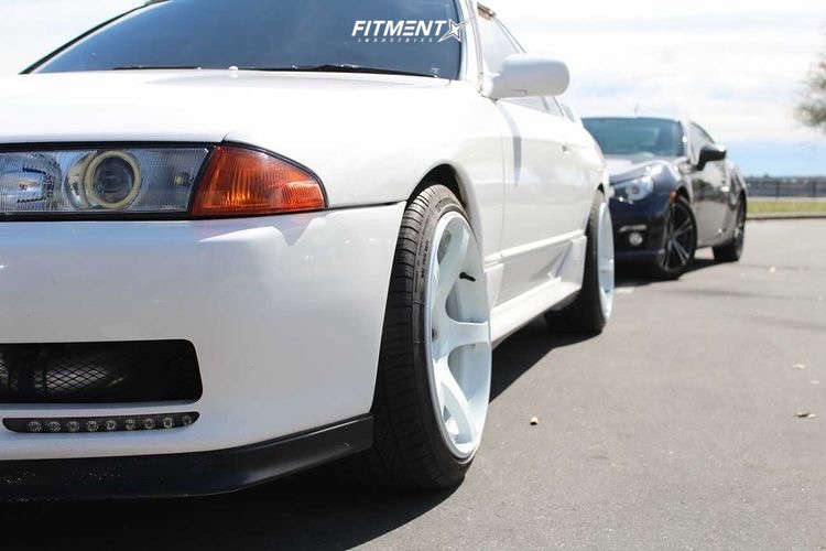 1992 Nissan Skyline R32 Base with 18x9 Cosmis Racing N5r and GT Radial ...