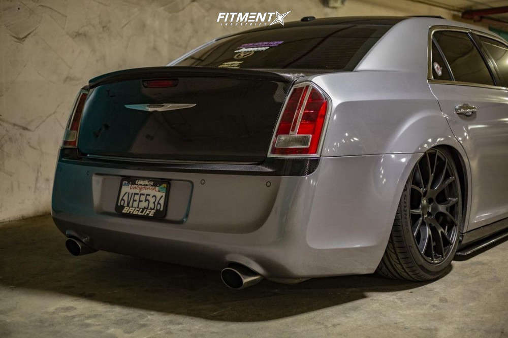2011 Chrysler 300 C 4dr Sedan (5.7L 8cyl 5A) with 20x9 OE Performance ...