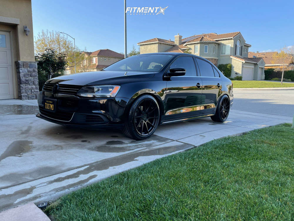2014 Volkswagen Jetta SE with 18x8.5 Aodhan Ah09 and Michelin 225x40 on ...