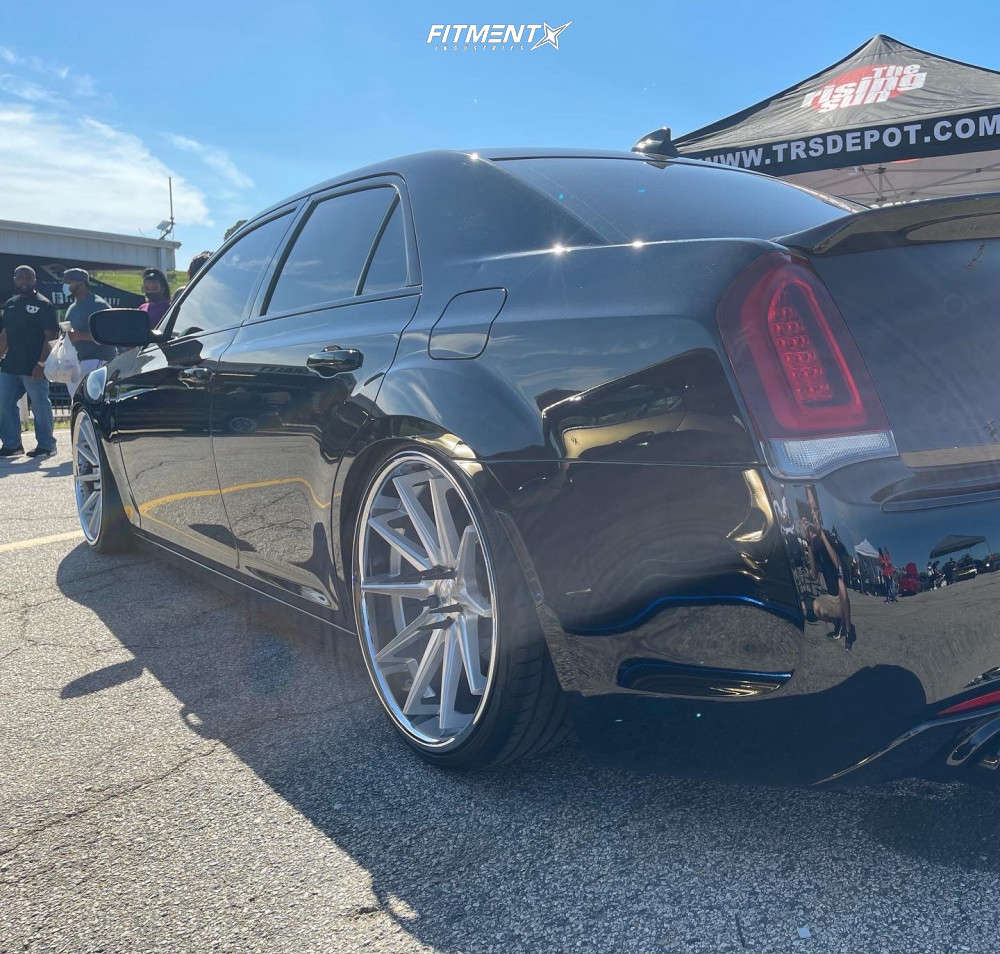 2016 Chrysler 300 S with 22x9.5 Ferrada FR4 and Achilles 235x30 on ...