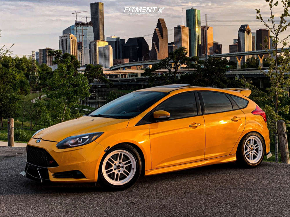 2013 Ford Focus ST with 17x8.5 Enkei Rpf1 and Federal 245x45 on ...