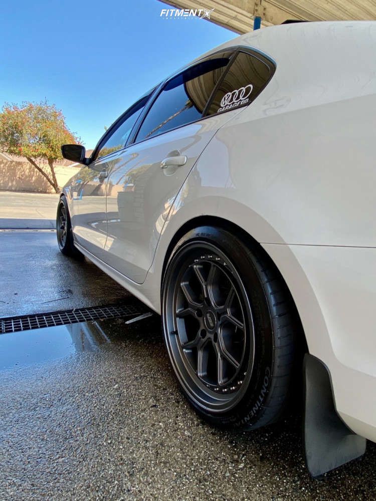 2018 Volkswagen Jetta SE Sport with 18x8.5 ESR Cs2 and Continental ...